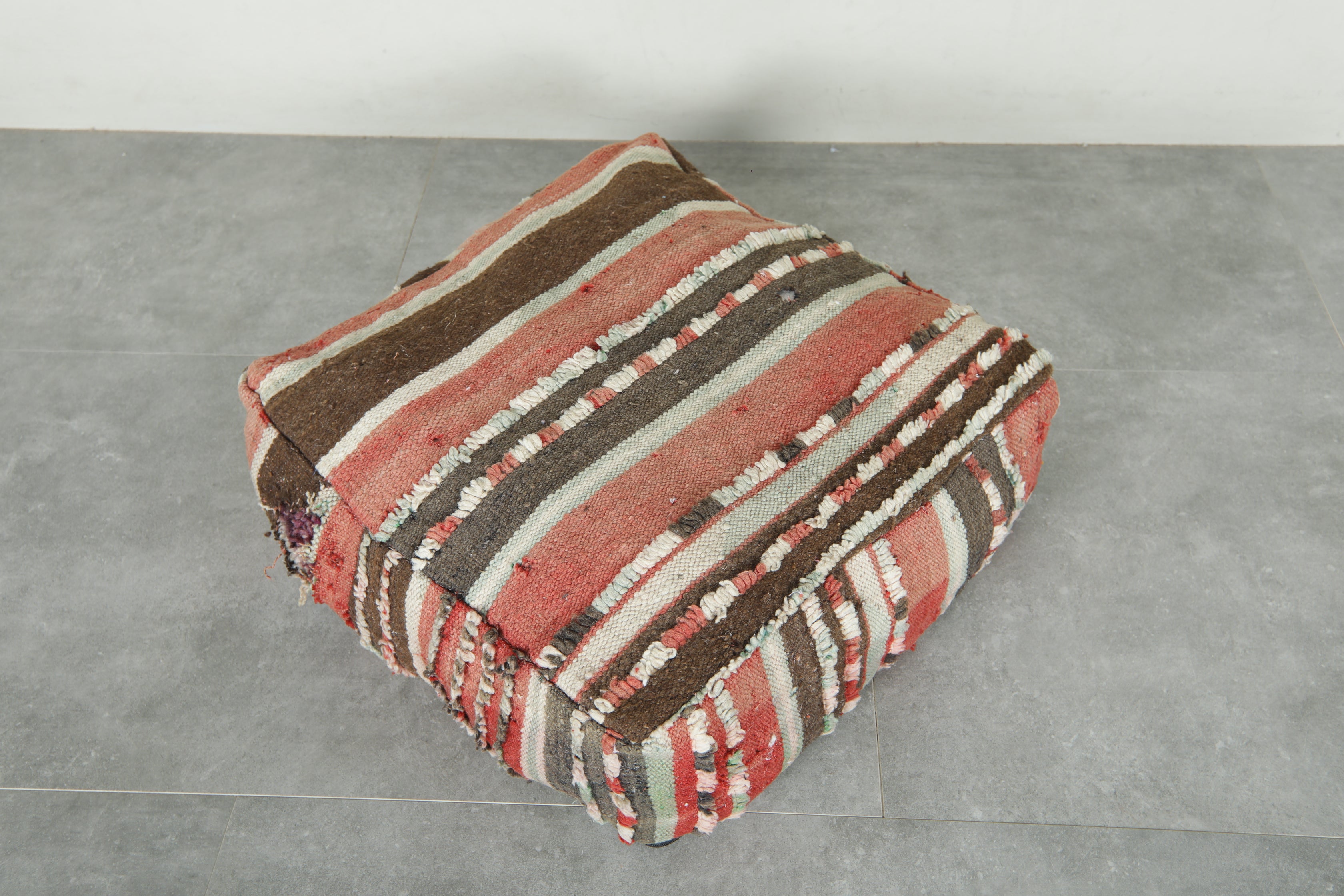 Striped Moroccan kilim pouf – Handwoven wool – Boucherouite Rug