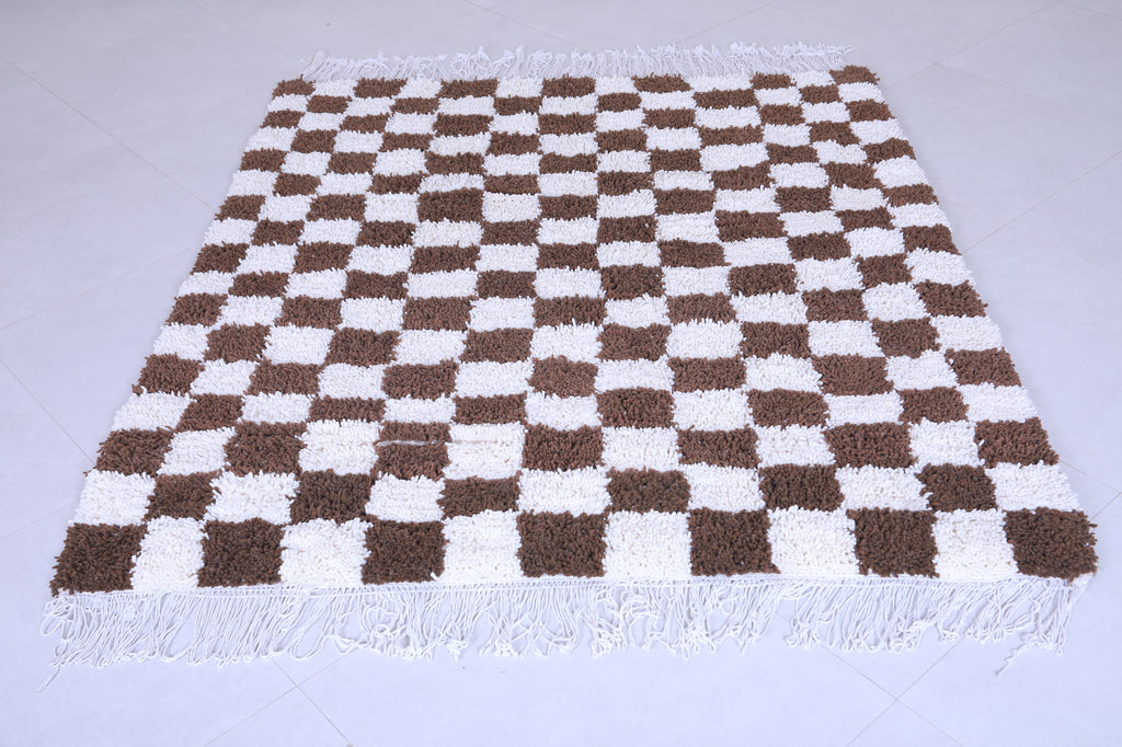Brown and white checkered rug 5.2 X 5.8 Feet – Boucherouite Rug